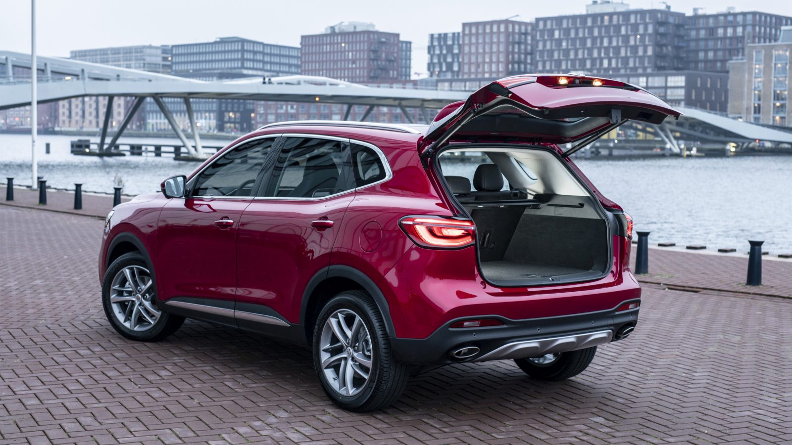 New MG EHS Plug-in Hybrid well received by European media: “In many ...