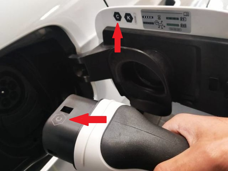 Deze nieuwe labels geven aan welke stekker in jouw EV past