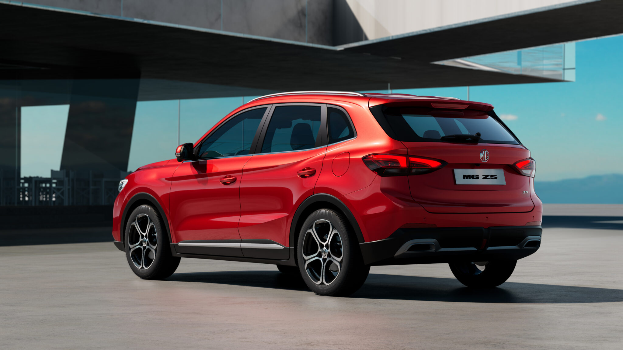 MG3 E NUOVA MG ZS ORA ANCHE A BENZINA. COMPLETANO LA GAMMA E SPINGONO I VOLUMI.