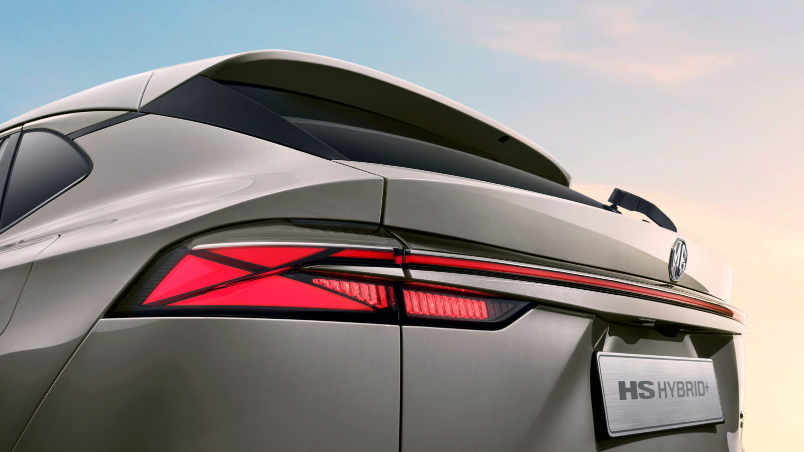MG HS Hybrid+